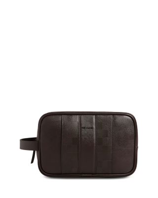 Click here for Ted Baker Waydee House Washbag prices