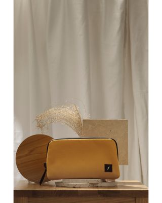 Click here for Native Union Stow Lite Tech Organizer Bag prices