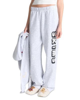 Click here for Skims Snow Print Fleece Pants prices