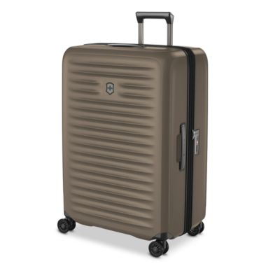 Click here for Victorinox Airox Advanced Large Spinner Suitcase prices