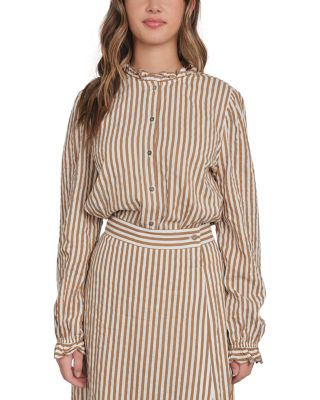 Click here for Point Ruffle Blouse prices