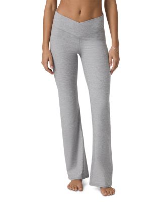 Click here for Vuori Elevation Rhythm Flare Leggings prices