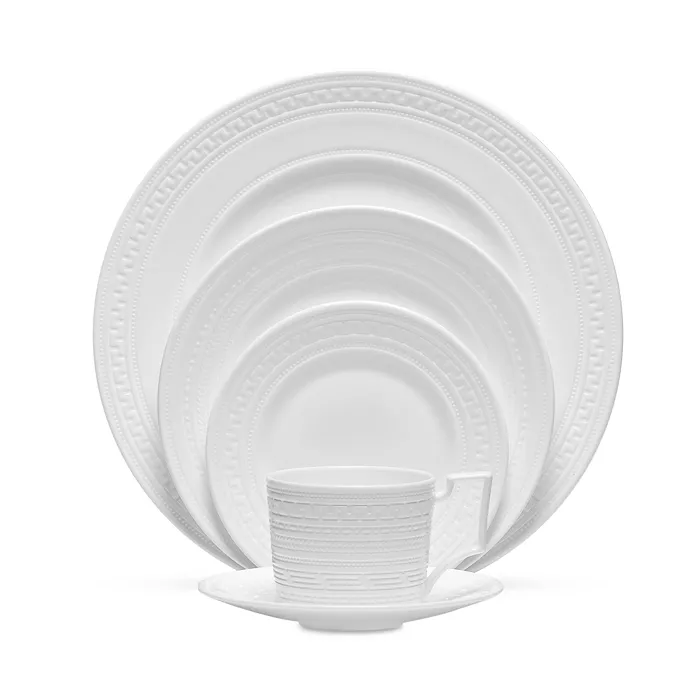 Amanda Bonvecchio and Oscar De la Rosa's Wedding Registry on Zola